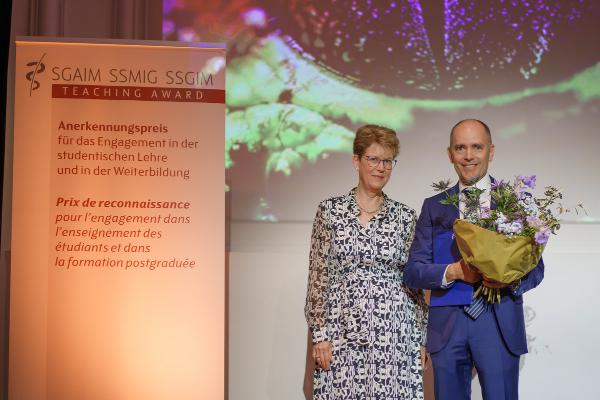 Le Dr Olivier Pasche remporte le SSMIG Teaching Award 2023 - TYPO3 Draft